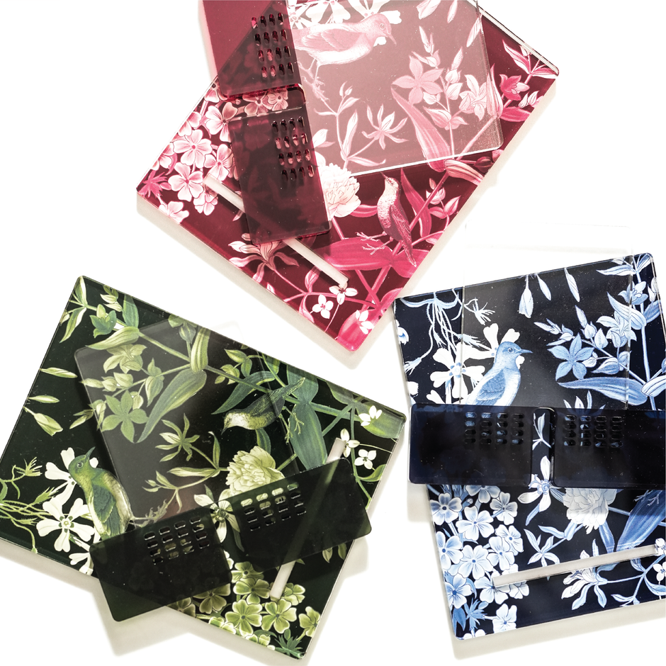 Gadget Stand – Millie Monday